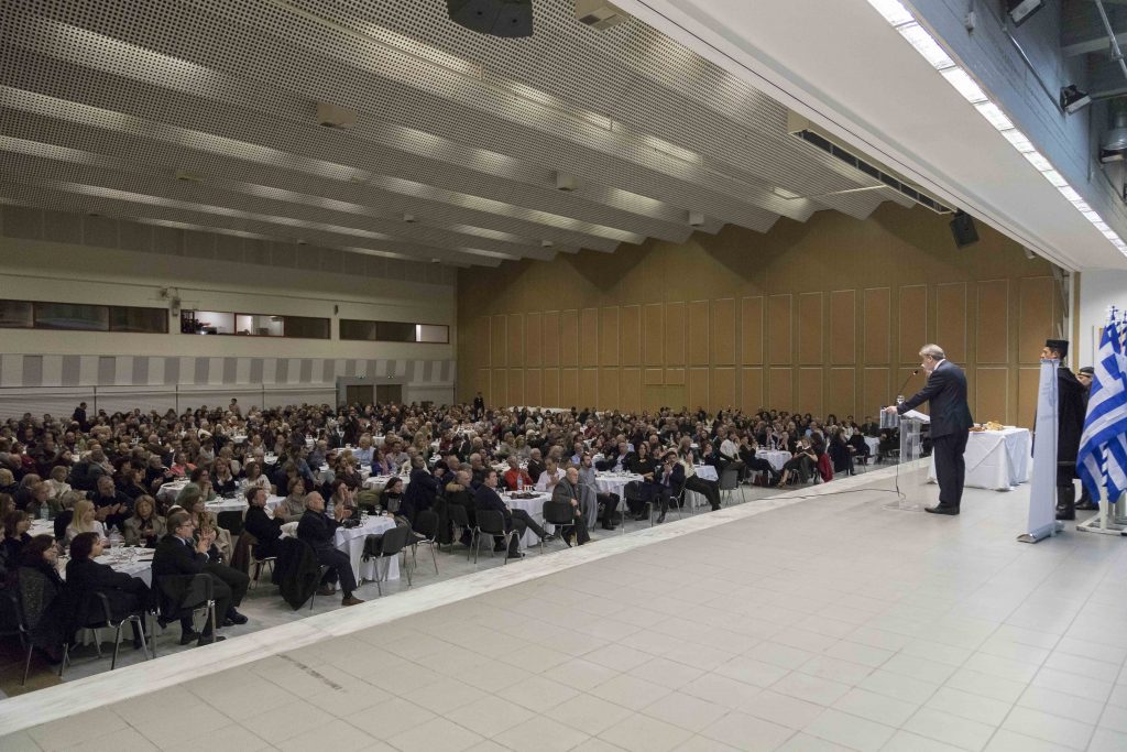 Κοσμοσυρροή στην κοπή πίτας του Νότη Μαριά στο Βελλίδειο | Νότης Μαριάς ...